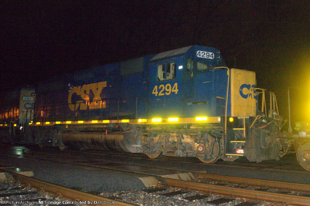 CSX GP39 4294 trails on Q418-11
